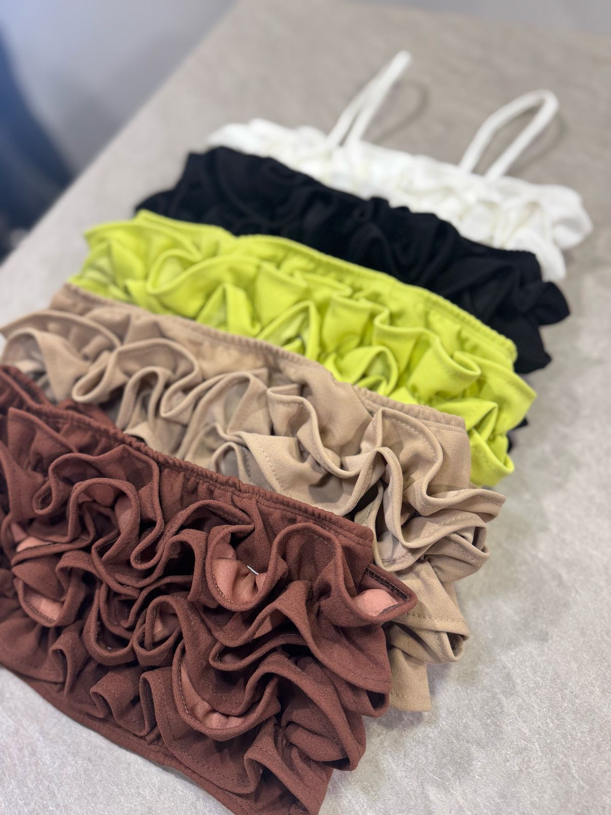 Cropped Scuba com Detalhes de Babado - Mademoiselle Modas