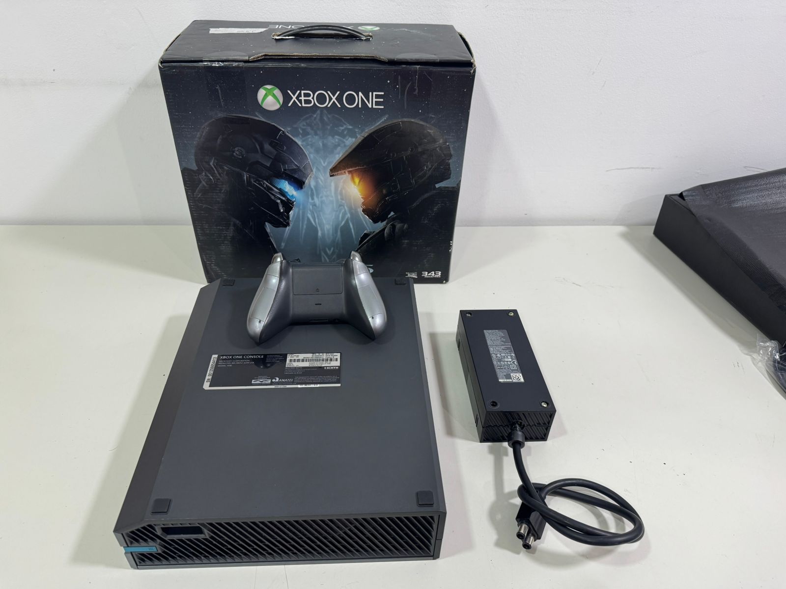 Console Xbox One Fat Edição Halo 5 - www.maicongames.com.br