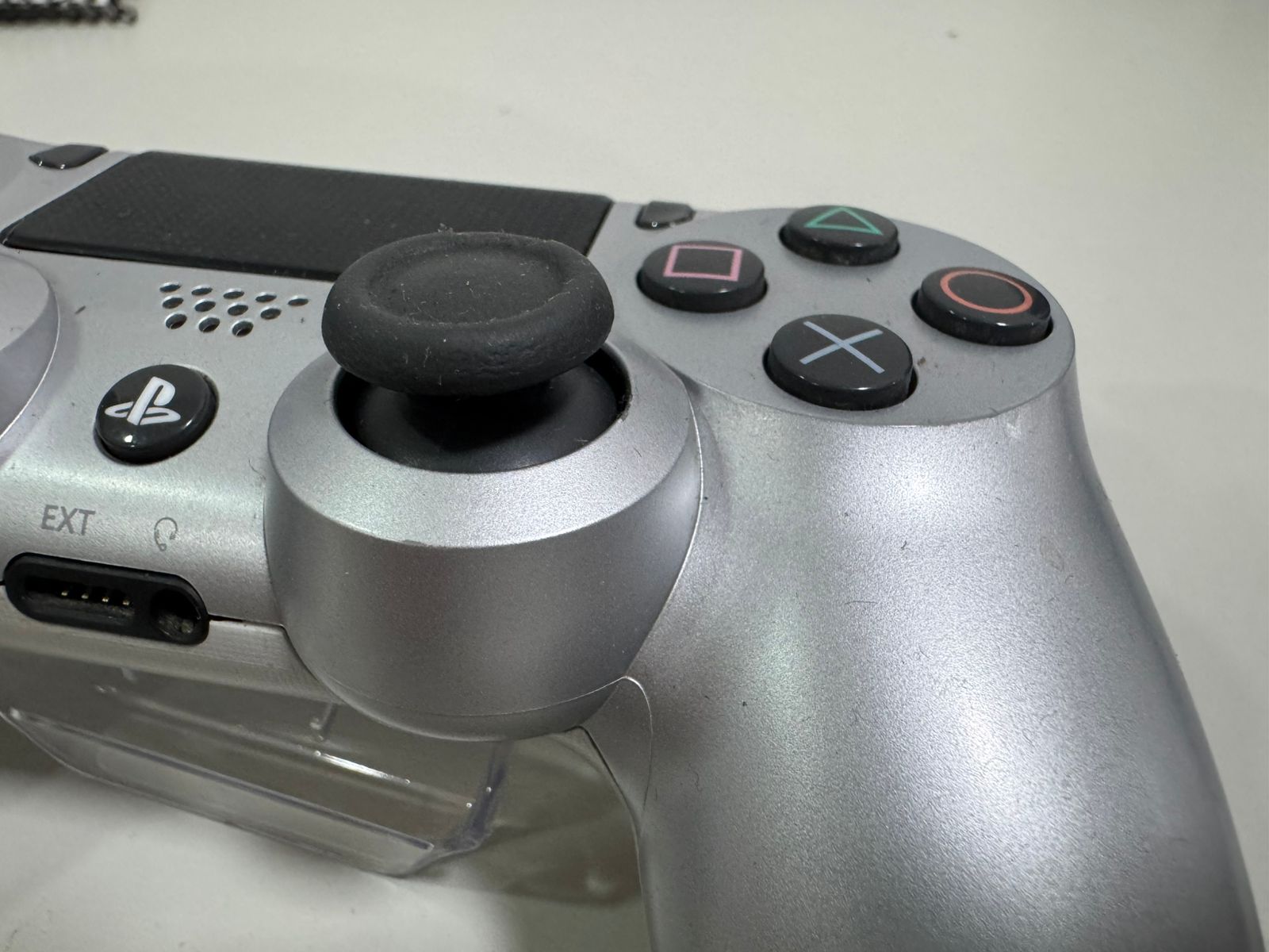 Controle Dualshock 4 Silver - Dualshock 4 (Usado) - www.maicongames.com.br