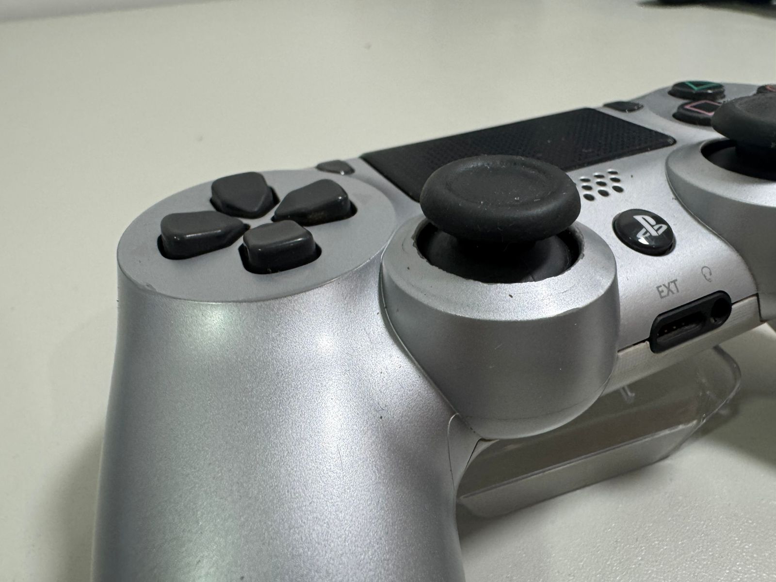 Controle Dualshock 4 Silver - Dualshock 4 (Usado) - www.maicongames.com.br