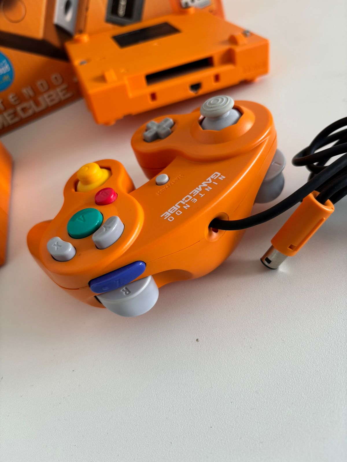 Console Nintendo GameCube Orange + Game Boy Player - www.maicongames.com.br