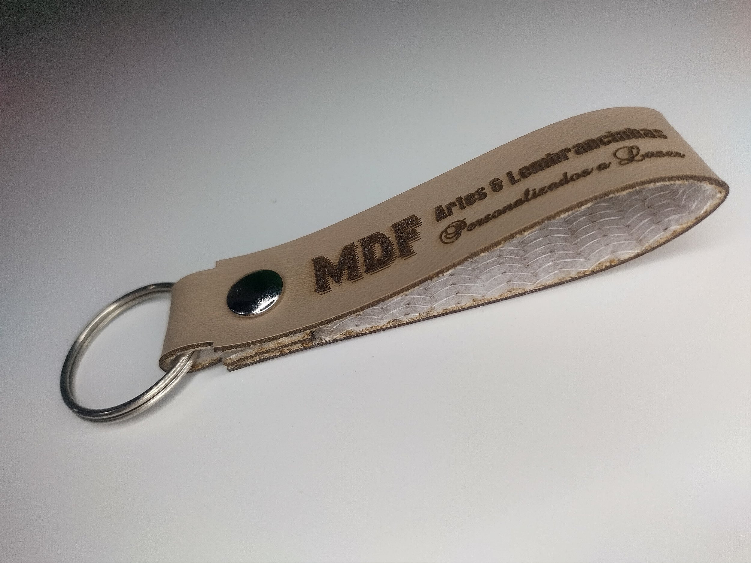 Chaveiro em couro personalizado a laser - MDF