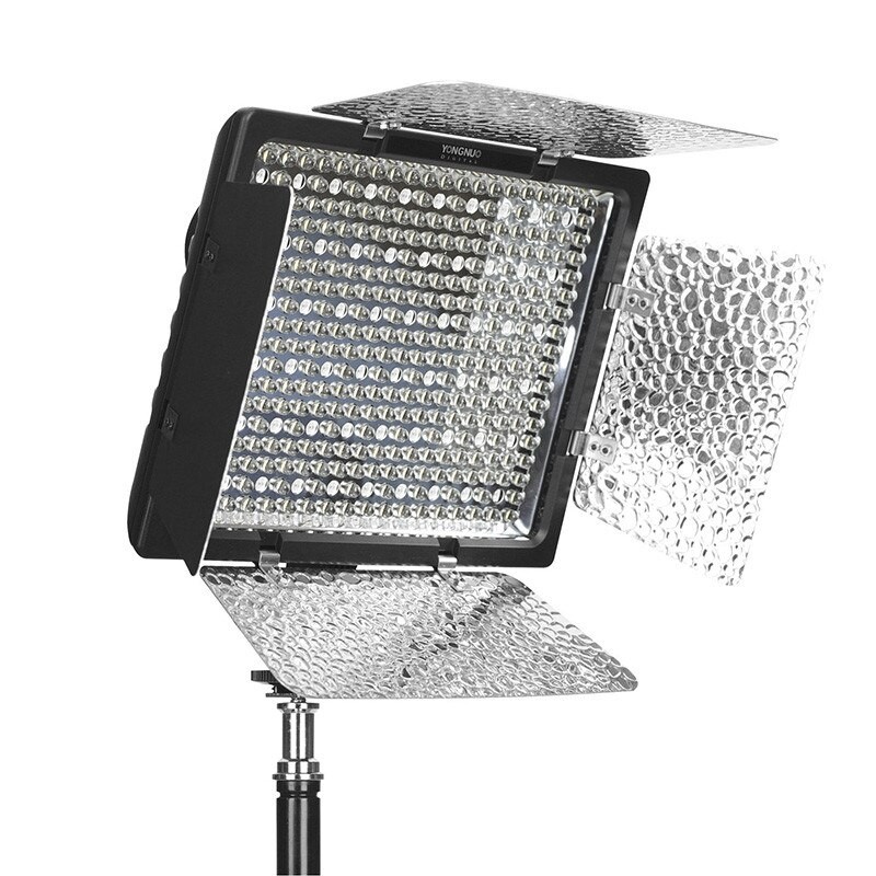 Iluminador Painel de LED Yongnuo YN-300 IV RGB - Backup Equipamentos