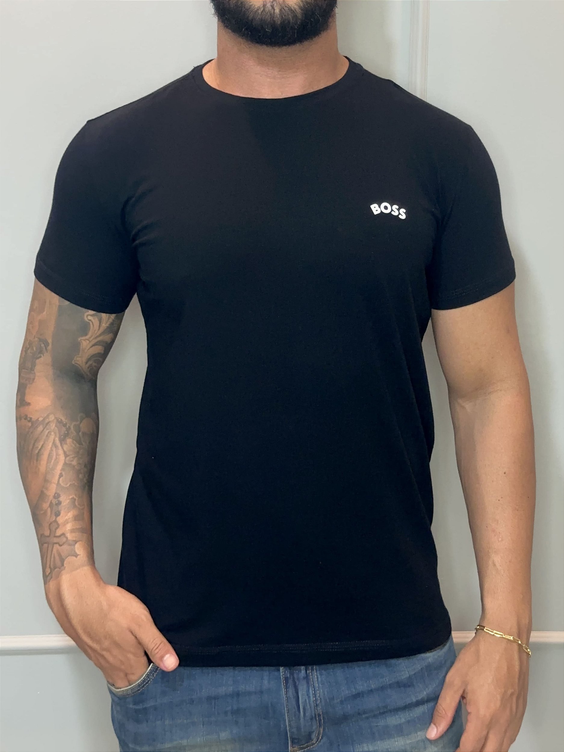 Kit 03 Camisetas Básicas Hugo Boss - MBessa