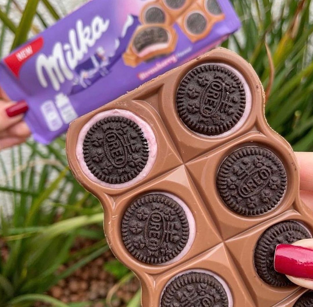 Milka Oreo Sandwich Strawberry 92g - Ao leite com Oreo Morango - Johnny ...