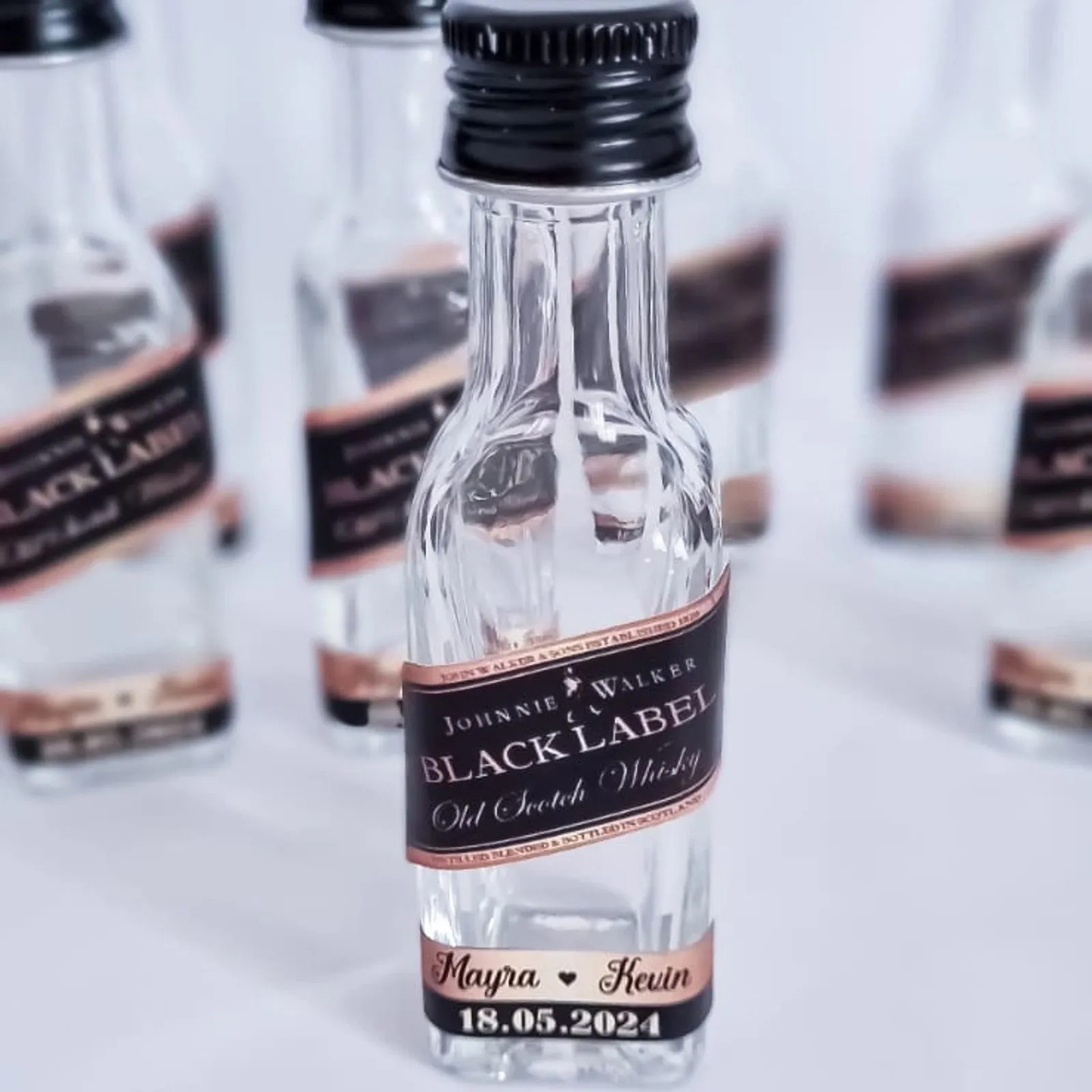 Miniatura Whisky Black Label Personalizada - Donaire Personalizados