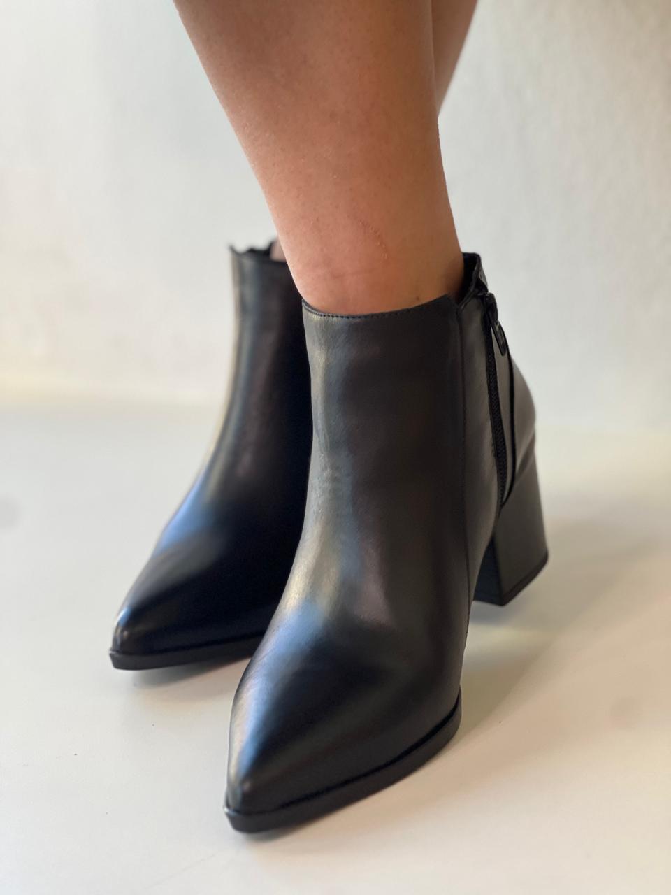 Bota Marina | couro preto cano curto - AZIENDA