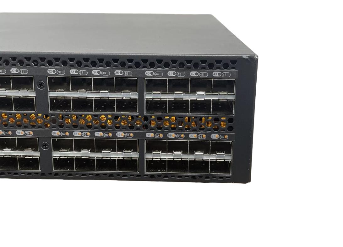 Switch San IBM 2498-F96 16 Giga 96 Portas SAN96B-5 (F96) 48 Portas ...