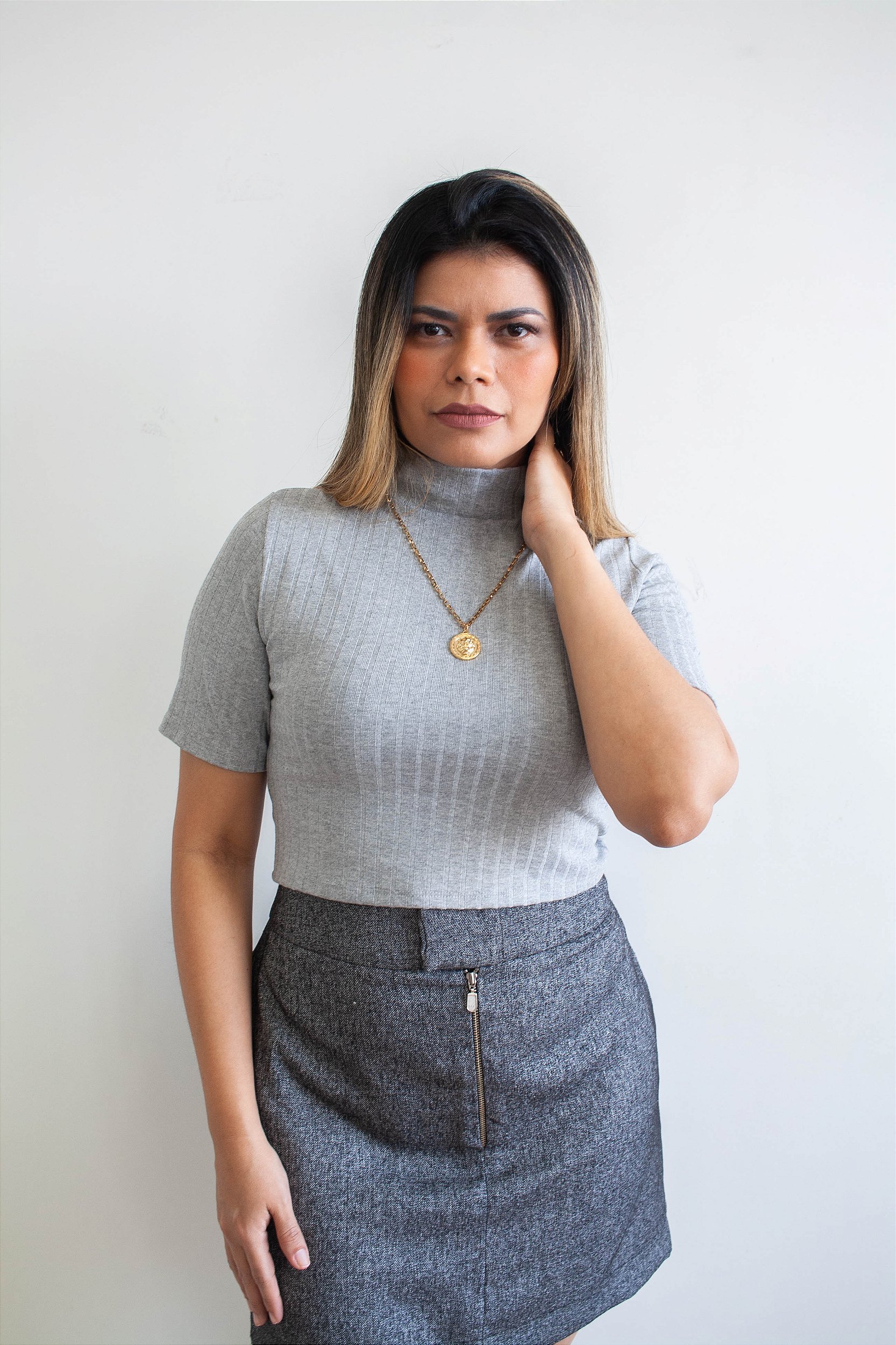 Blusa Cropped Com Gola Alta Cinza Canelada - Astele - Astele