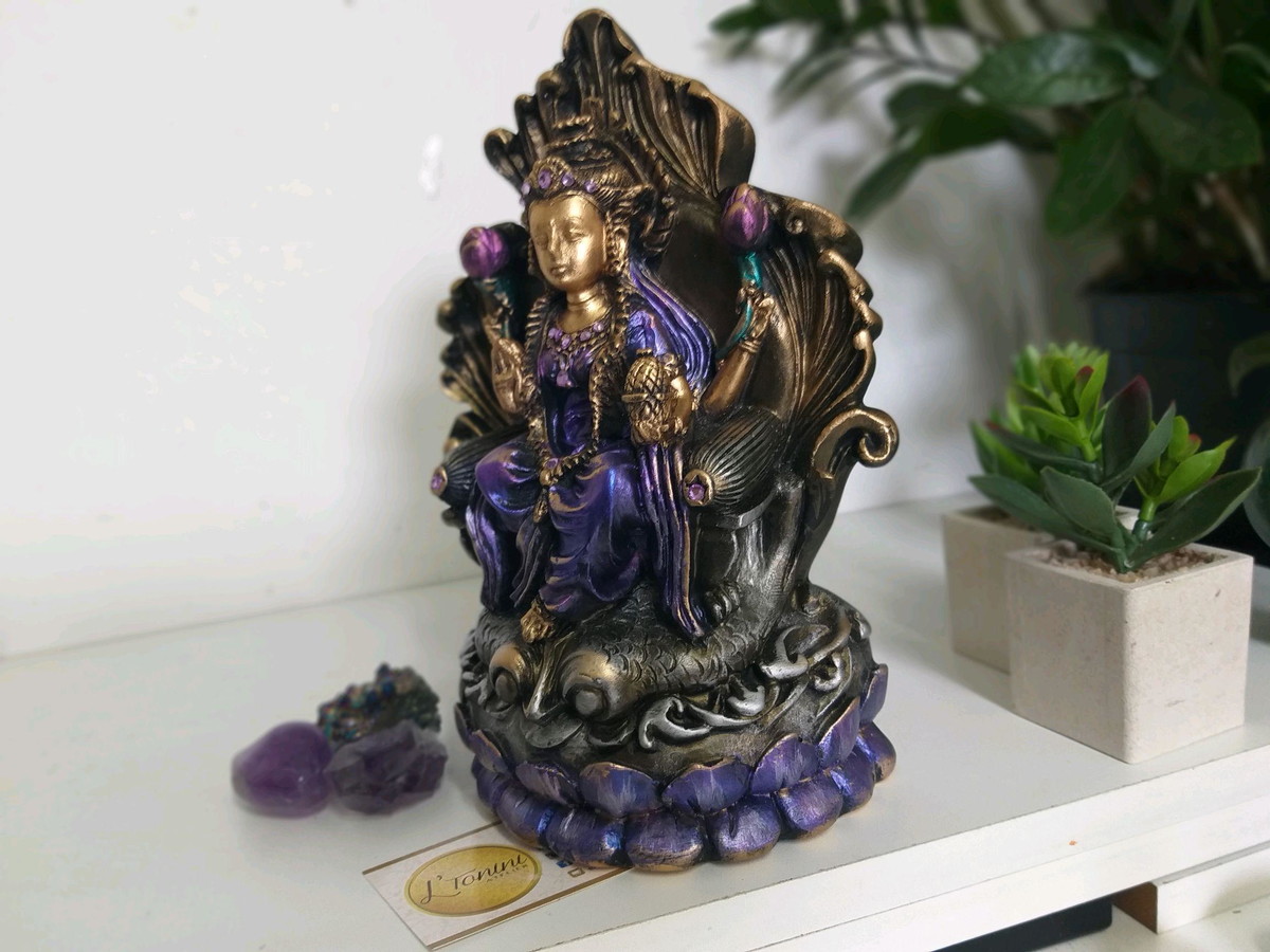 Deusa Lakshmi 23cm | Violeta e Dourado - L'Tonini Atelier | Mandalas ...