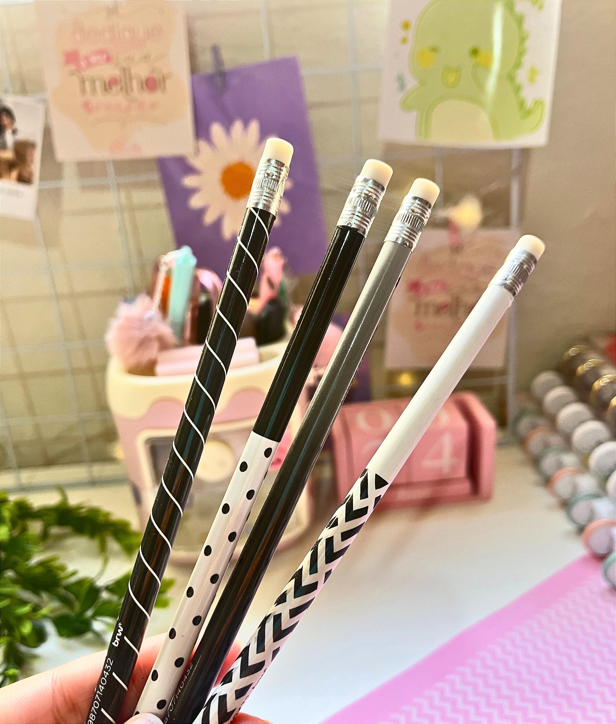 LÁPIS HD BLACK SOUL C/ BORRACHA - La Donna Treco - Papelaria Fofa