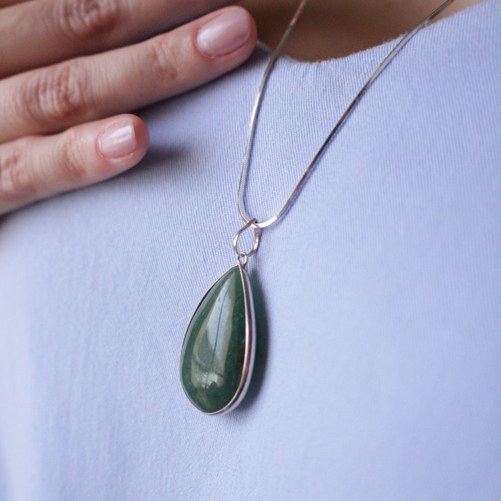 Colar Longo com Pedra Natural Quartzo Verde em Prata 925 - Jaya