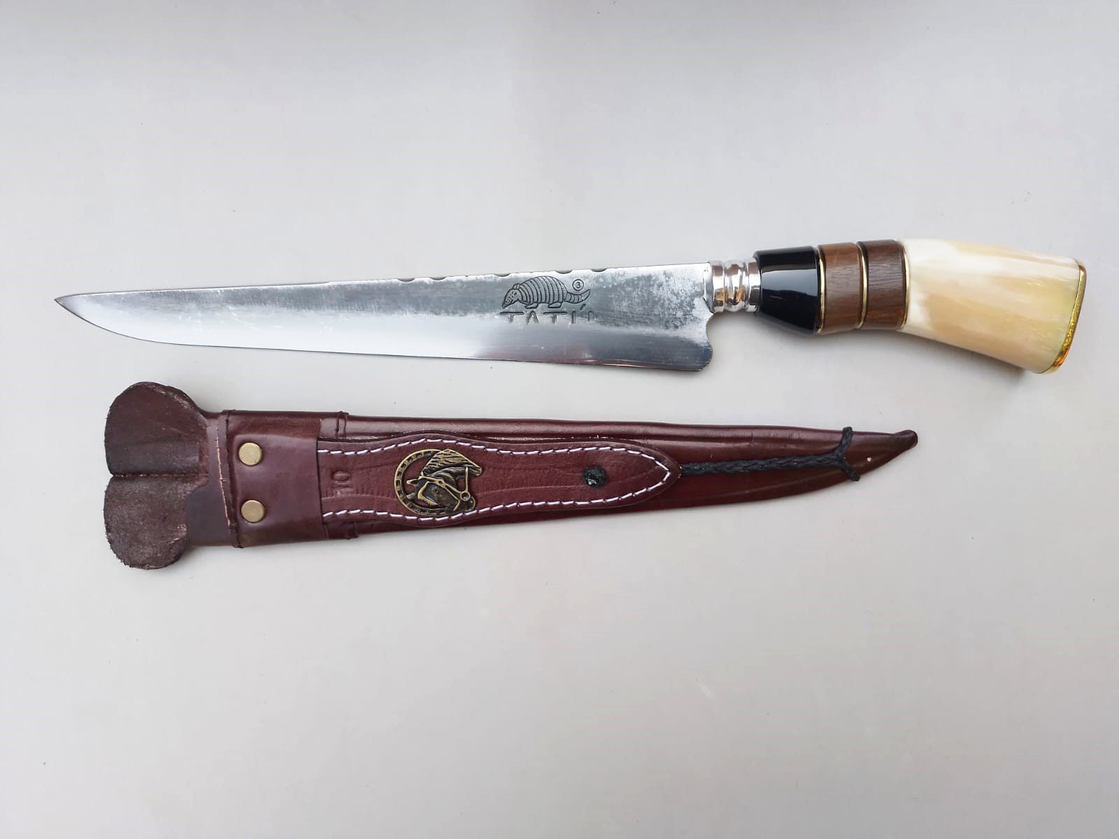 FACA CARBONO TATÚ 10" PONTUDA / BAINHA ESPECIAL - FACAS GAÚCHAS