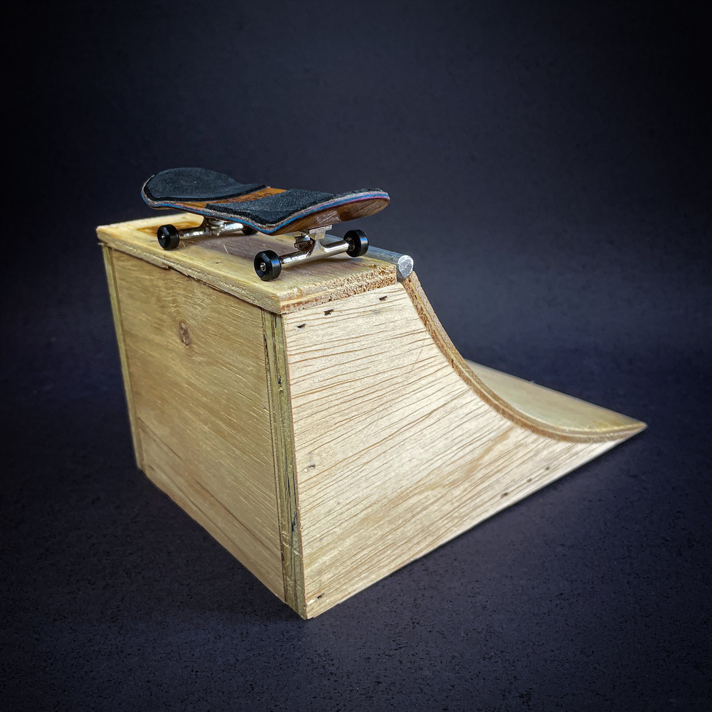 Pocket Quarter Pipe com coping em alumínio para skate de dedo - Mini ...