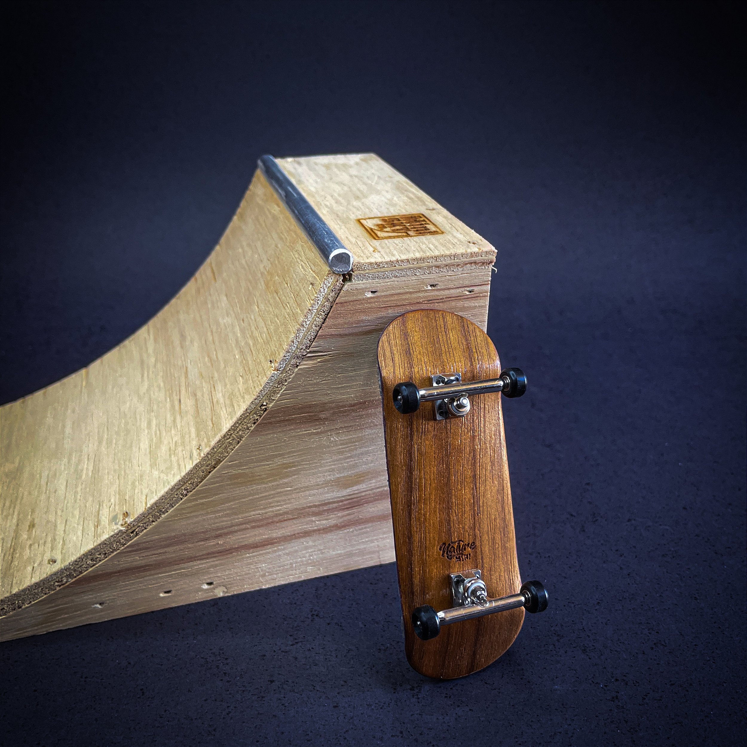 Pocket Quarter Pipe com coping em alumínio para skate de dedo - Mini ...