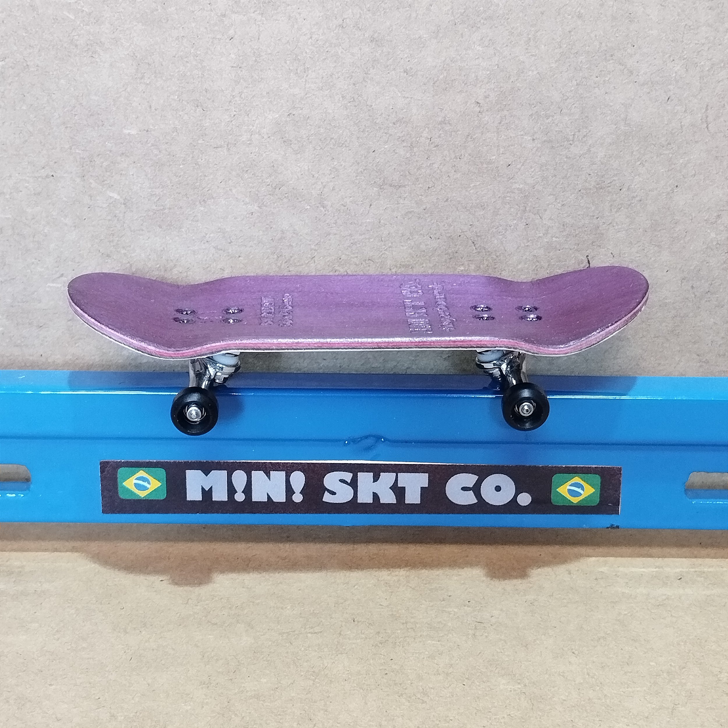 Fingerboard completo 36mm Mini SKT Co. modelo "Pin Up Girl" - Mini SKT Co.