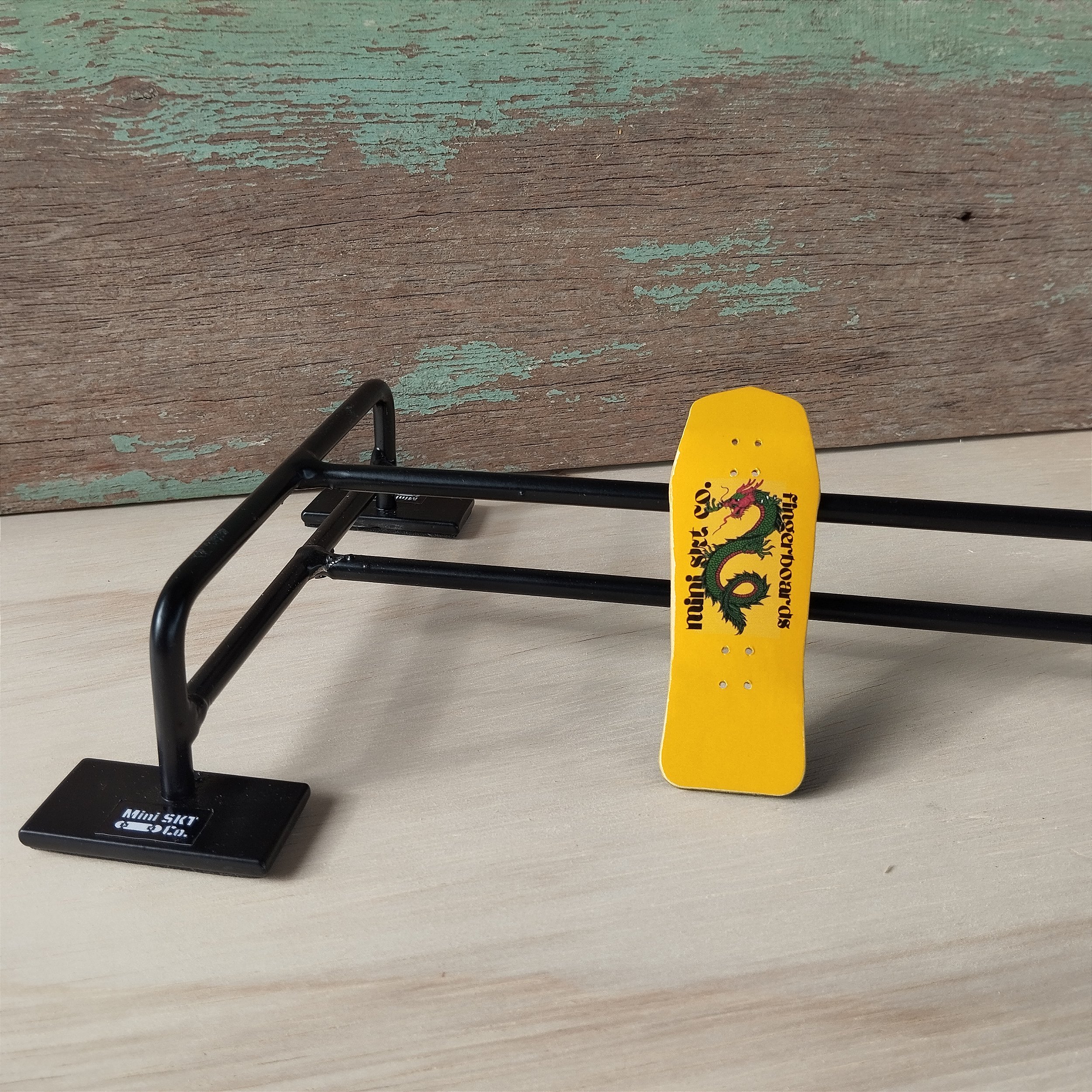 Deck linha "Old Is Cool" - modelo "Dragon" para Fingerboard e Skate de ...