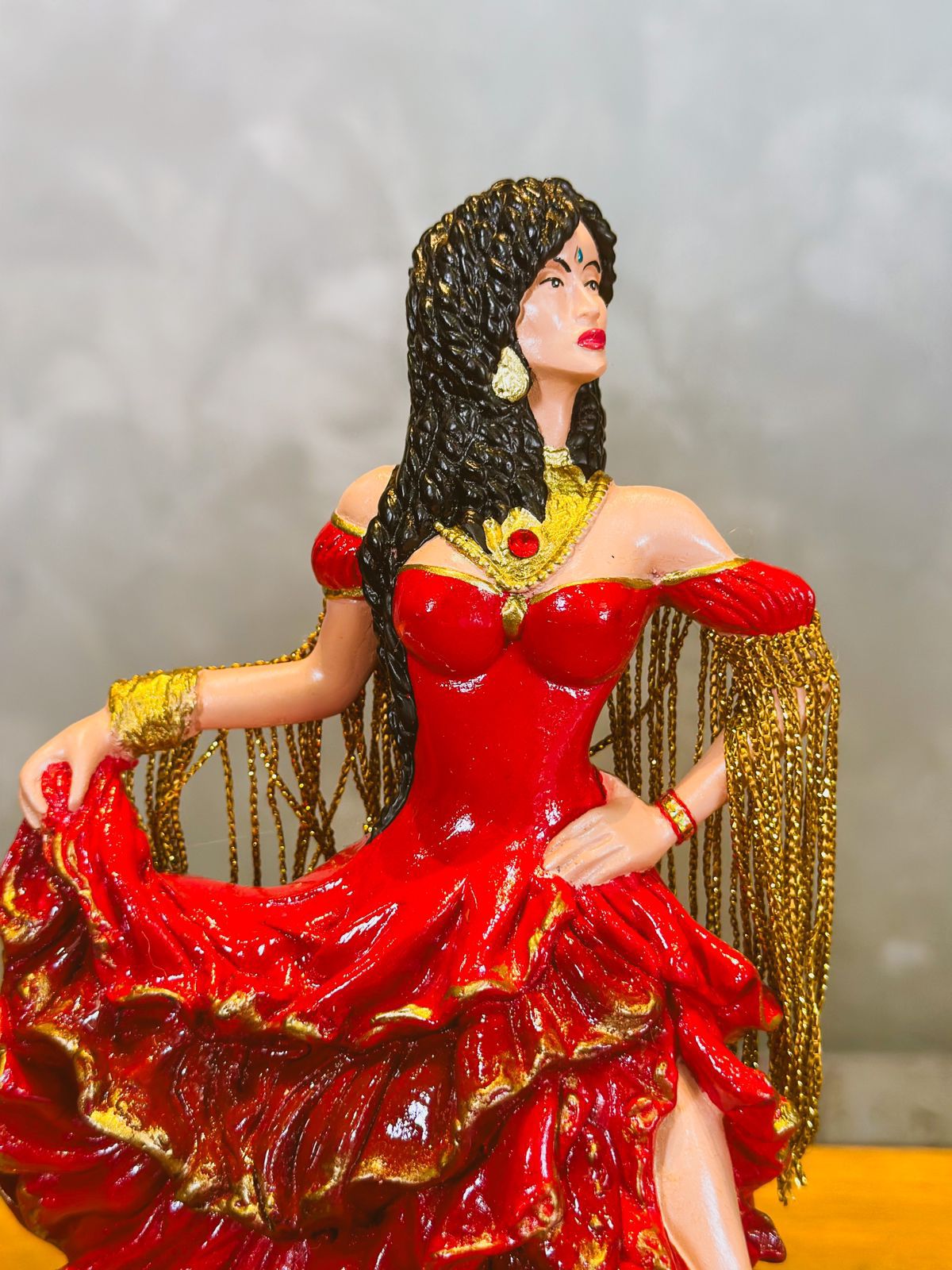 Imagem de cigana / pomba gira vermelha em resina - Camasi 26cm ...