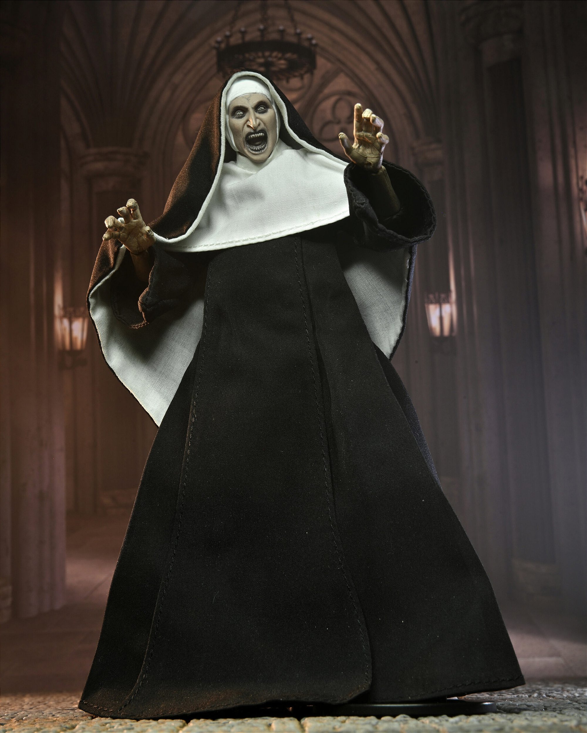 Action Figure Ultimate Valak A Freira - Neca Toys - Cubo Nerd - O ...