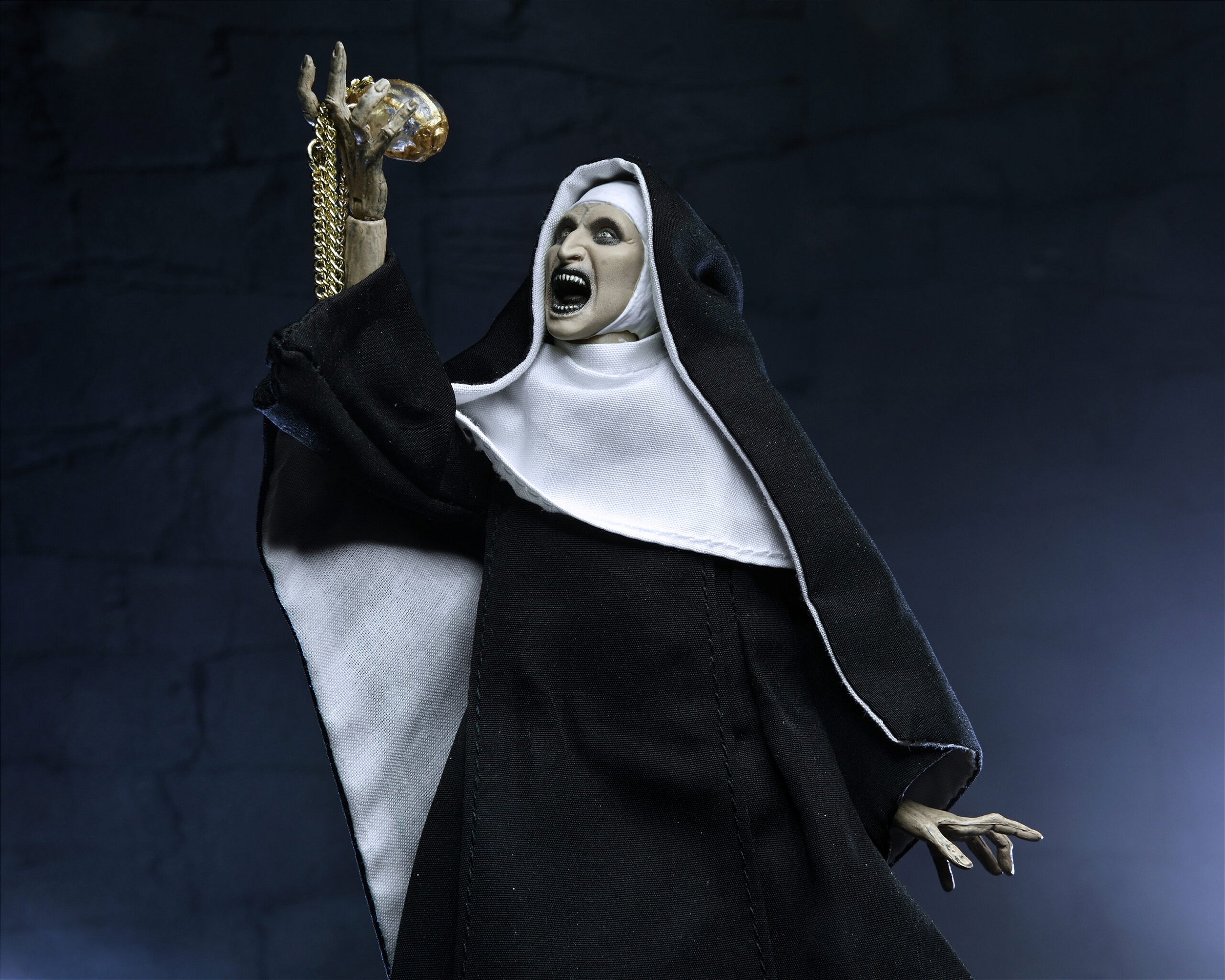 Action Figure Ultimate Valak A Freira - Neca Toys - Cubo Nerd - O ...