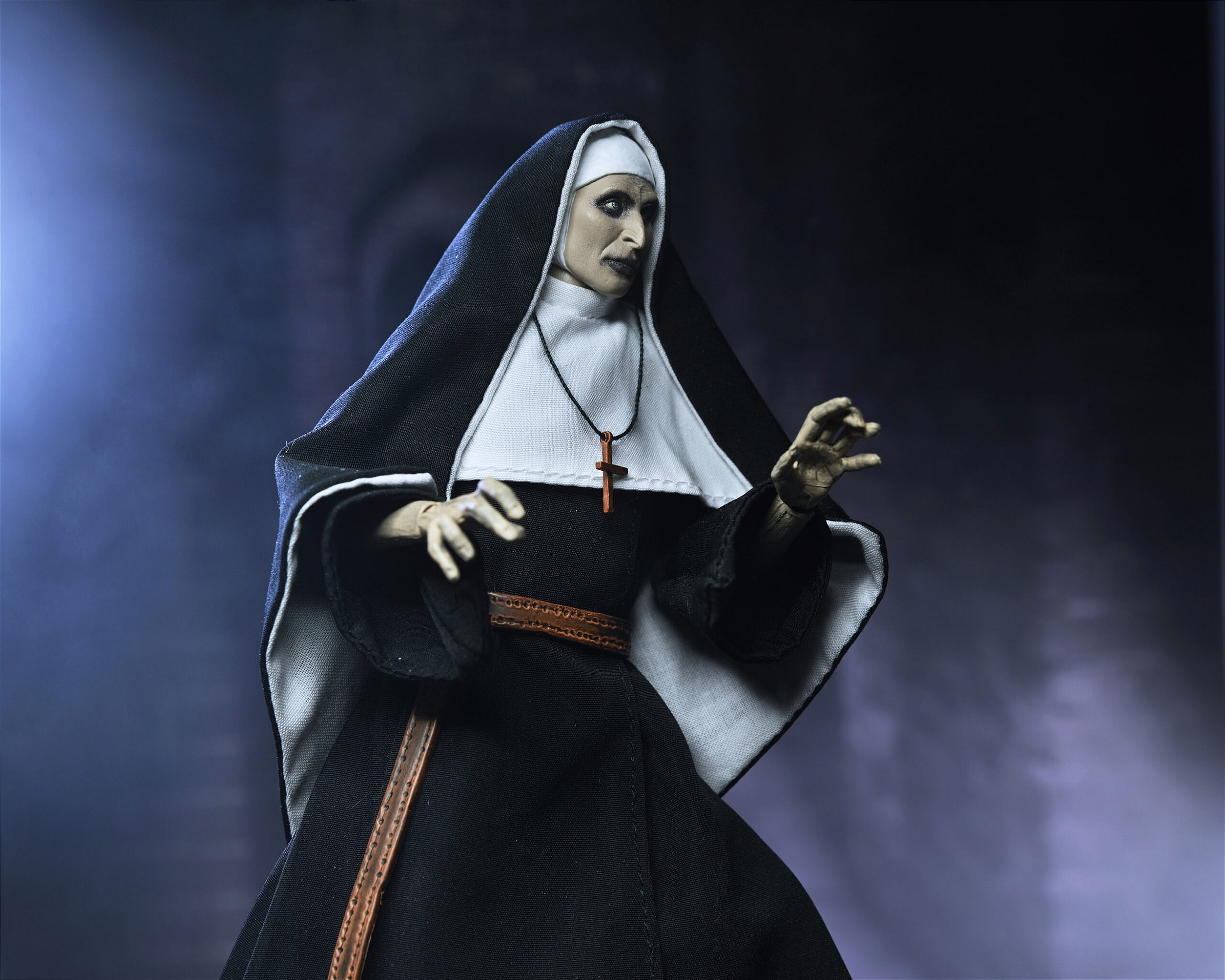 Action Figure Ultimate Valak A Freira - Neca Toys - Cubo Nerd - O ...