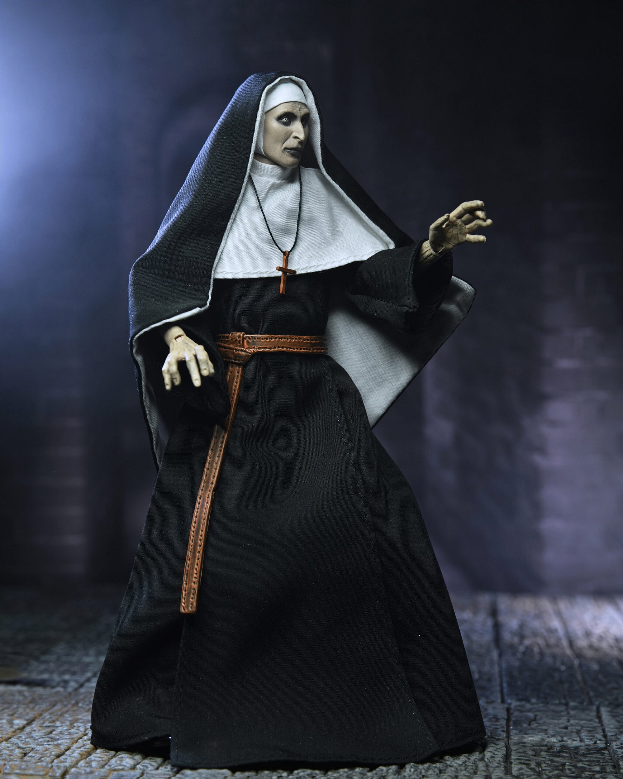 Action Figure Ultimate Valak A Freira - Neca Toys - Cubo Nerd - O ...