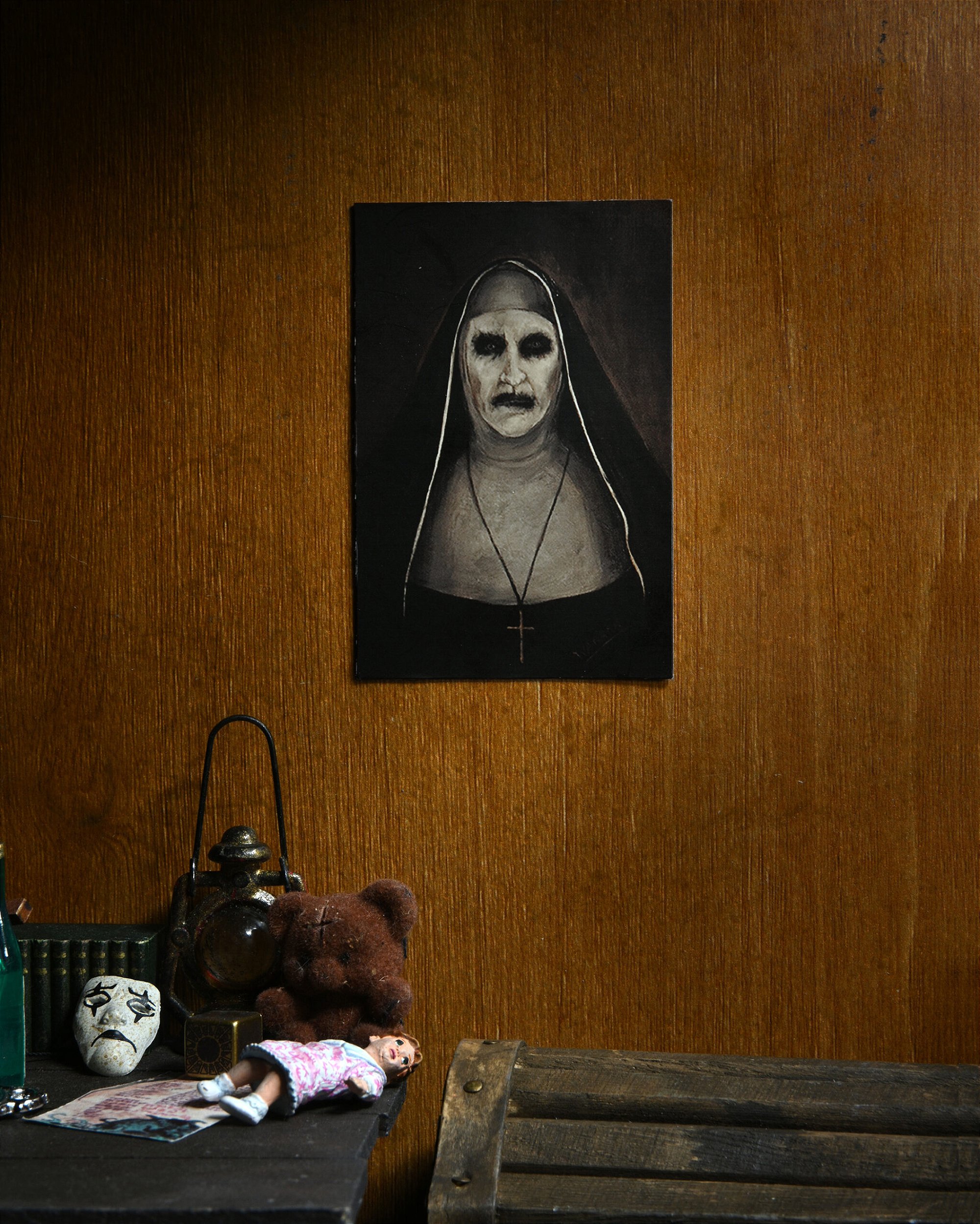 Action Figure Ultimate Valak A Freira - Neca Toys - Cubo Nerd - O ...