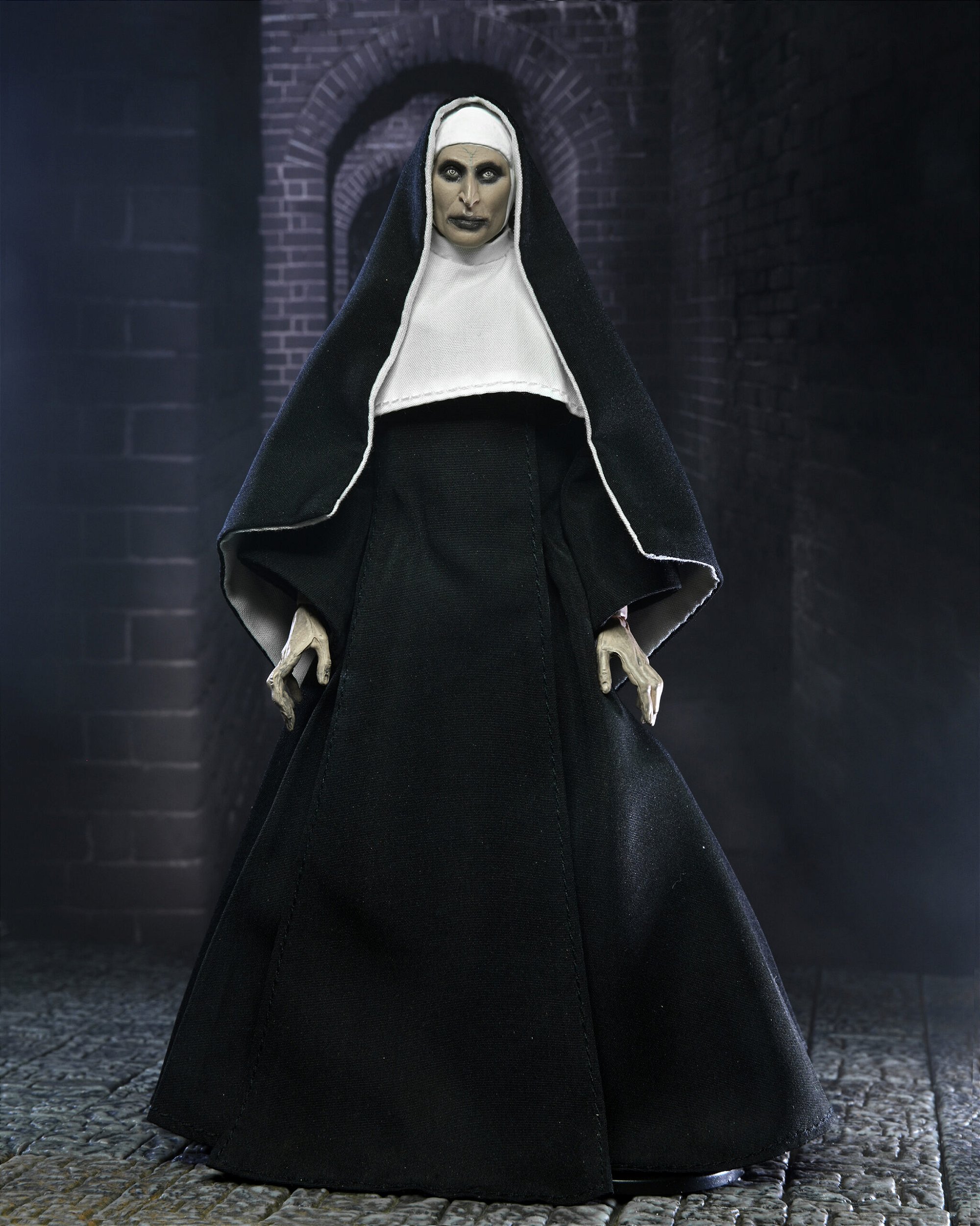 Action Figure Ultimate Valak A Freira - Neca Toys - Cubo Nerd - O ...