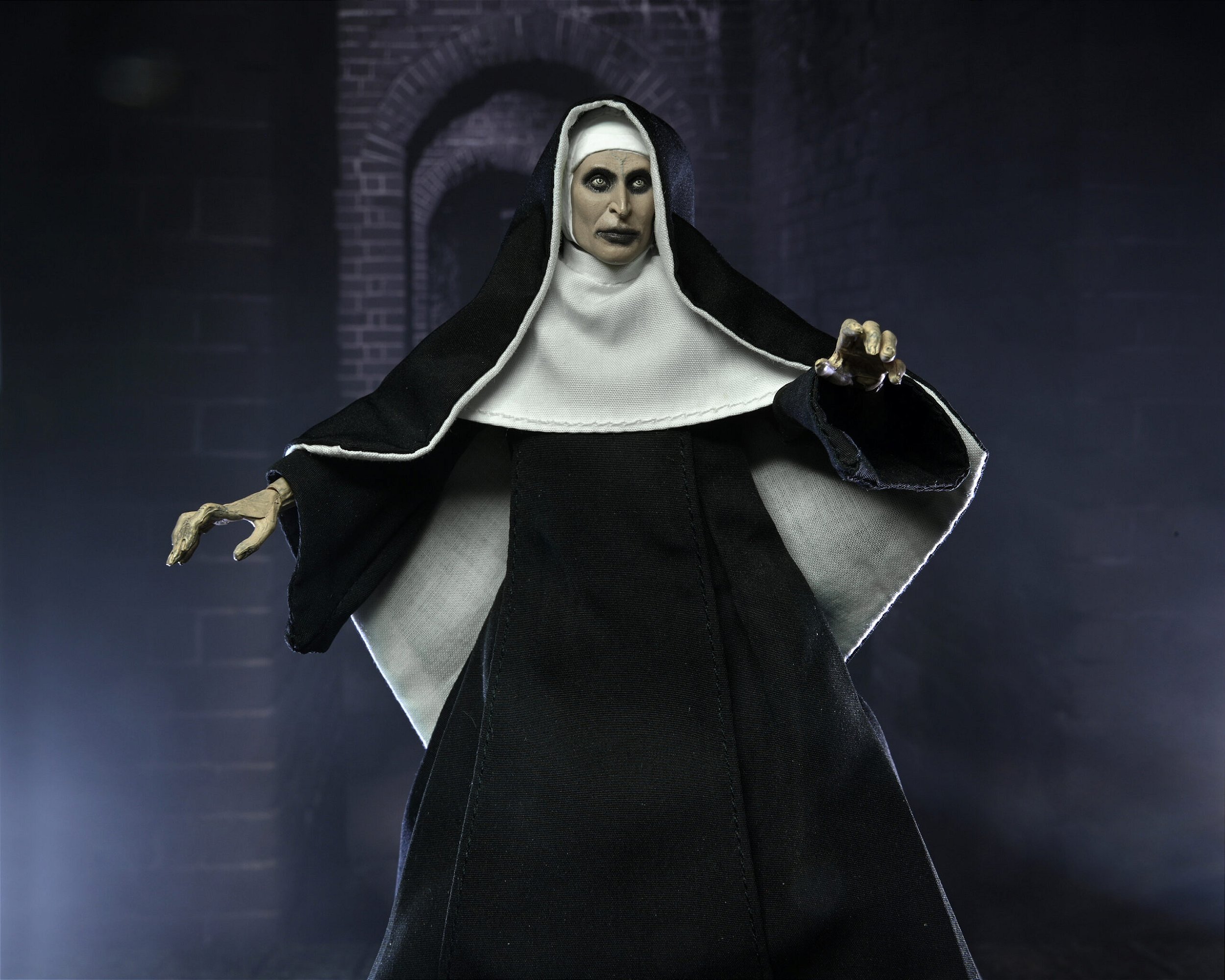 Action Figure Ultimate Valak A Freira - Neca Toys - Cubo Nerd - O ...