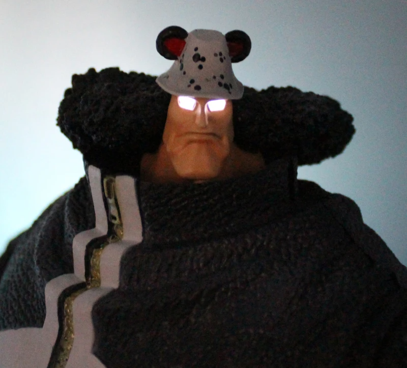 Figure Bartholomew Kuma 30cm c/ LED's - One Piece - Cubo Nerd - O ...