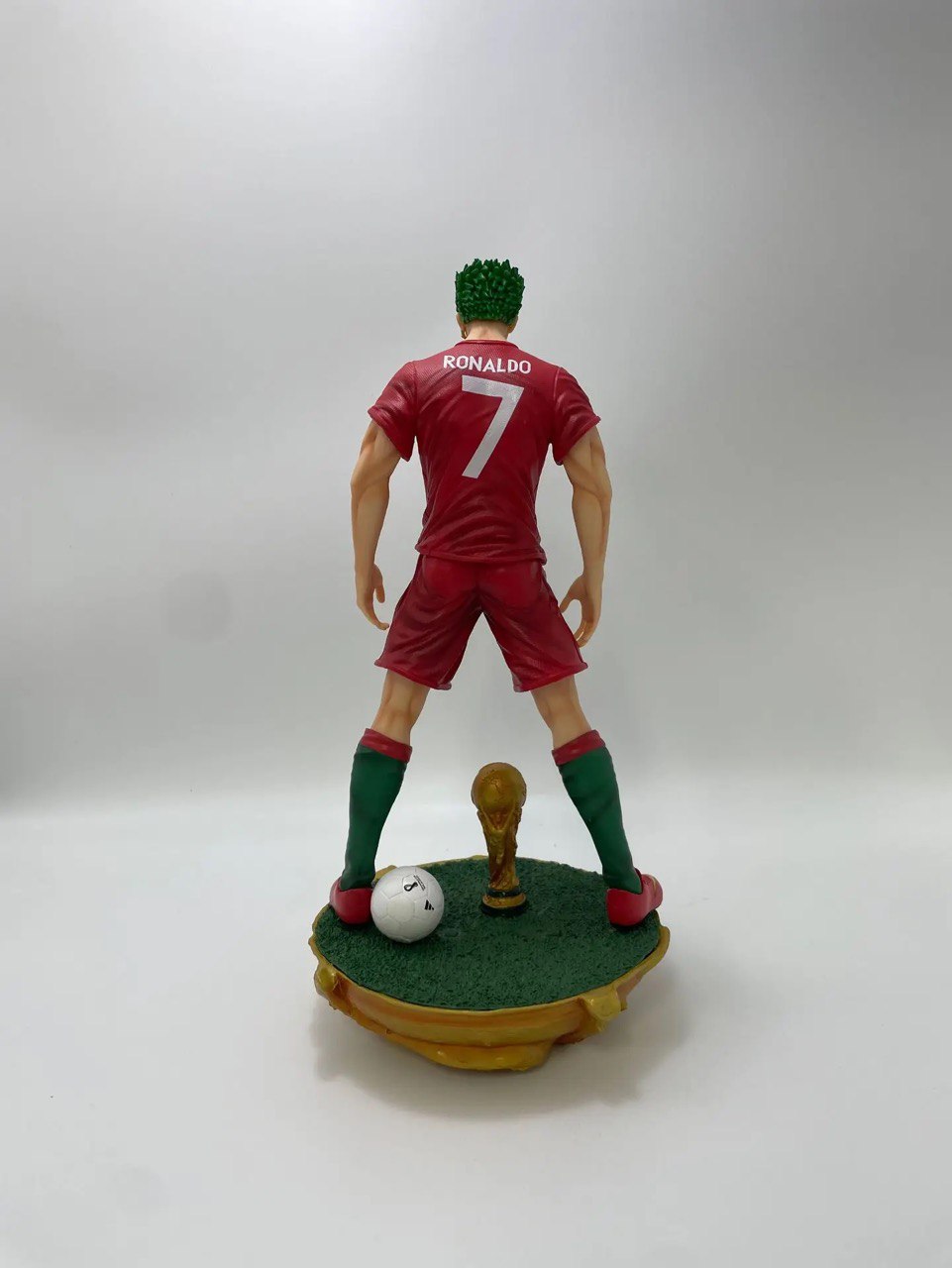 Estátua Roronoa Zoro Versão Cristiano Ronaldo - One Piece - Cubo Nerd ...