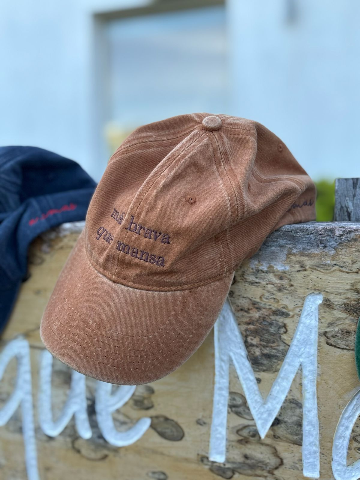 Boné Más Brava que Mansa - Amar