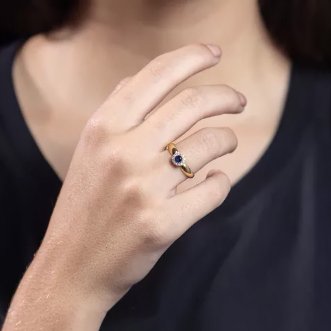 Anel de Formatura Luxo Cravejado com Safira e Brilhantes - Sterom ...