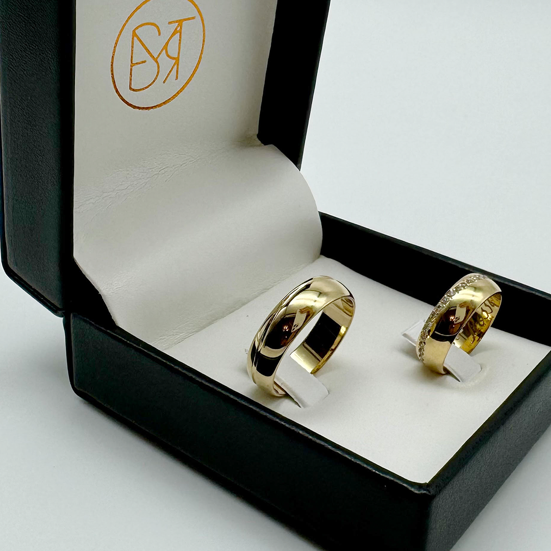 Par de Alianças de Ouro Modelo Rossi - Sterom Joalheria - www.sterom.com.br