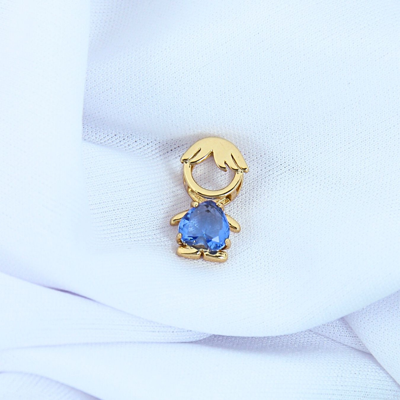 Pingente menino com pedra coração azul | Folheado a Ouro - Vaine Joias ...