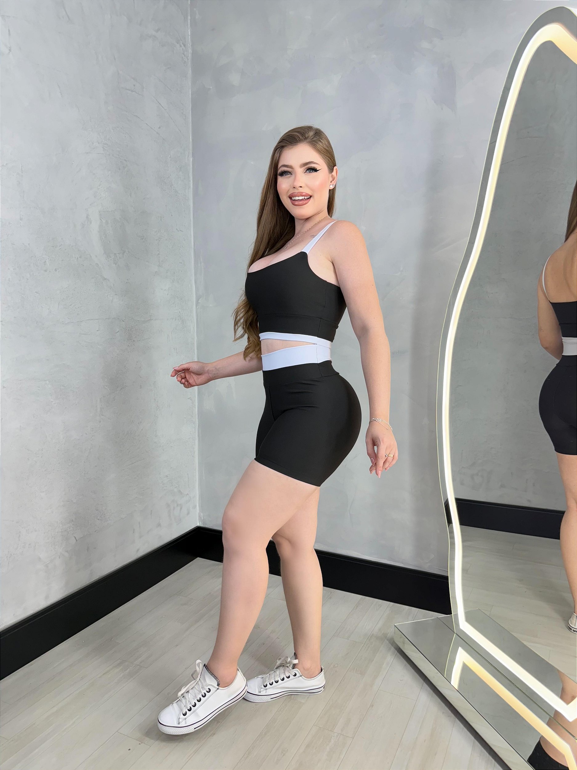 Conjunto Tamires Short+ Top Bicolor Cor Preto+Branco - Egipcia Moda Fitness