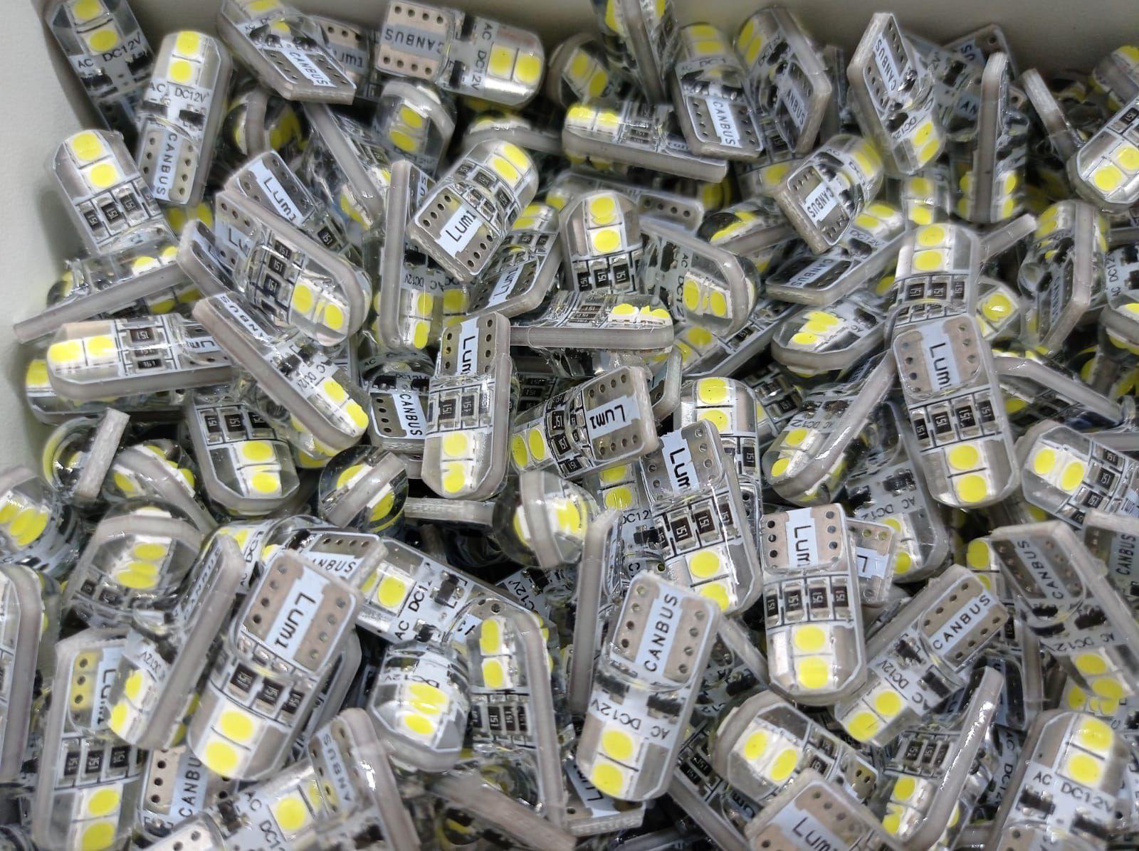 LAMPADA LED T10 4 LEDS SILICONE 6000K 12V - Four Leds Lampadas Automotivas