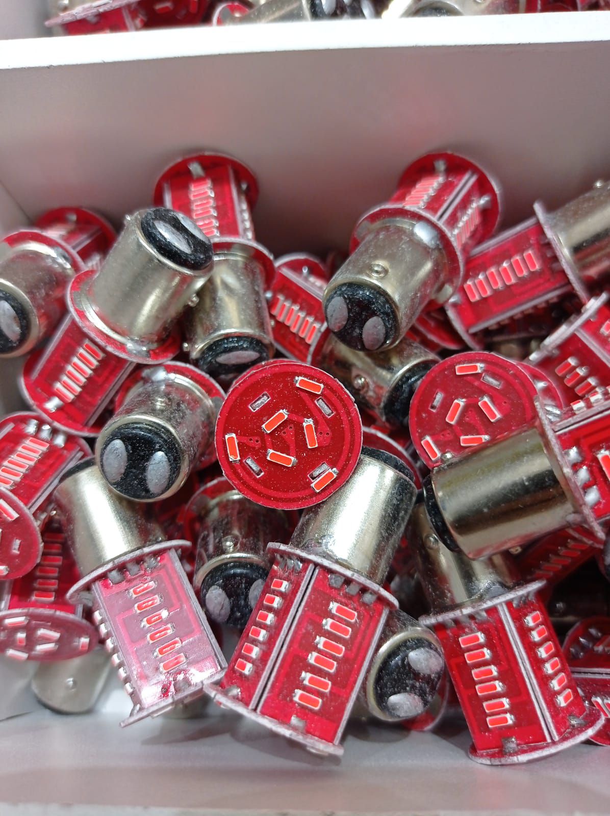 LAMPADA LED 2 POLOS SEQUENCIAL 30 LEDS 12V VERMELHA - Four Leds ...