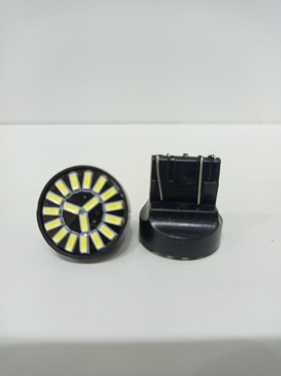 LAMPADA LED T20 2 POLOS 18 LEDS 6000K 12V - Four Leds Lampadas Automotivas