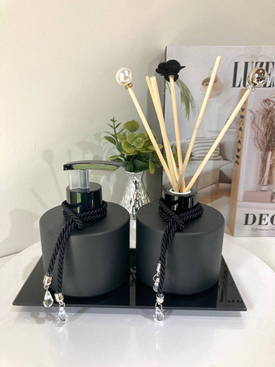 Kit Difusor e Saboneteira com Bandeja Preto Fosco Pícolo - KRC HOME DECOR