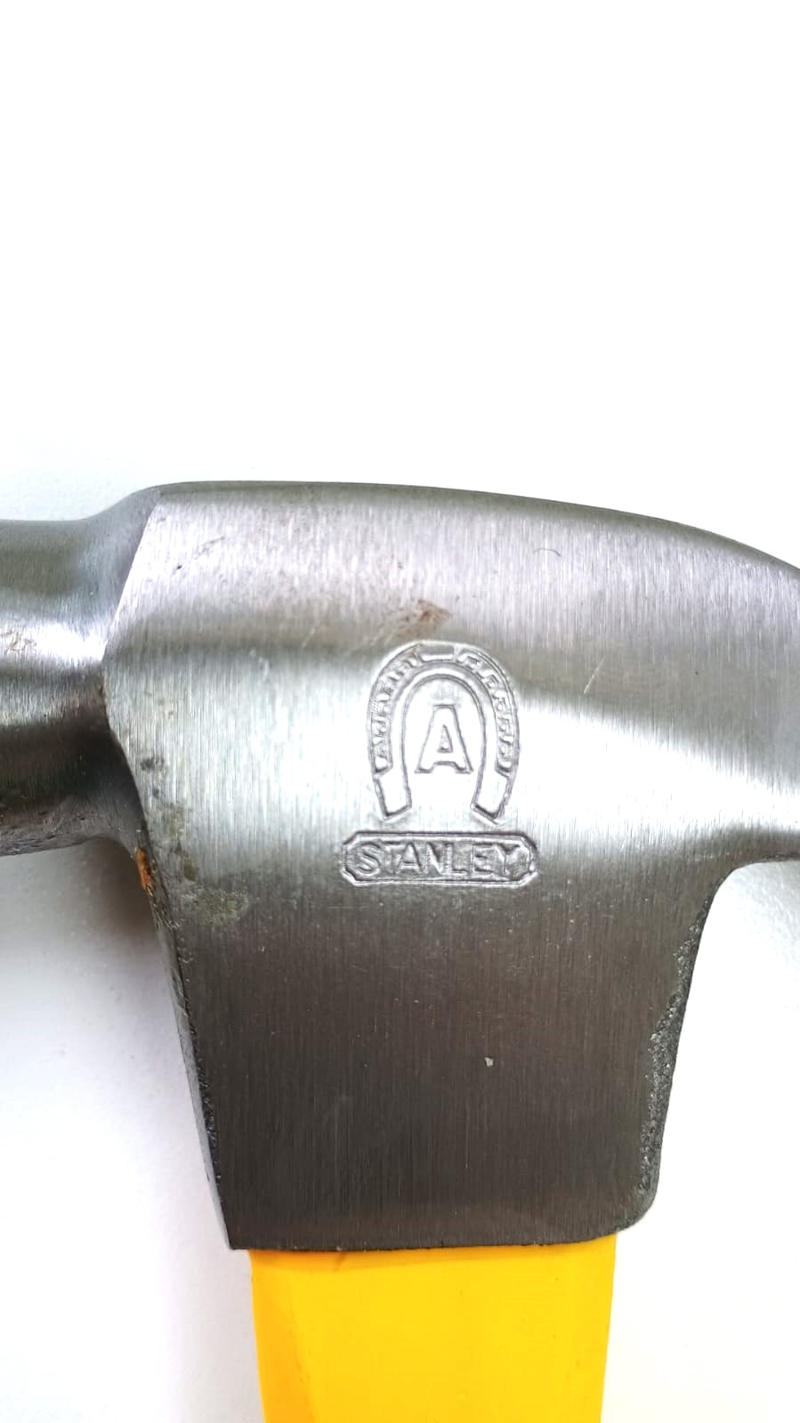 MARTELO ANTIGO MODELO FERRADURA CABO DE FIBRA 27MM STANLEY - Distribuidora Fechadura