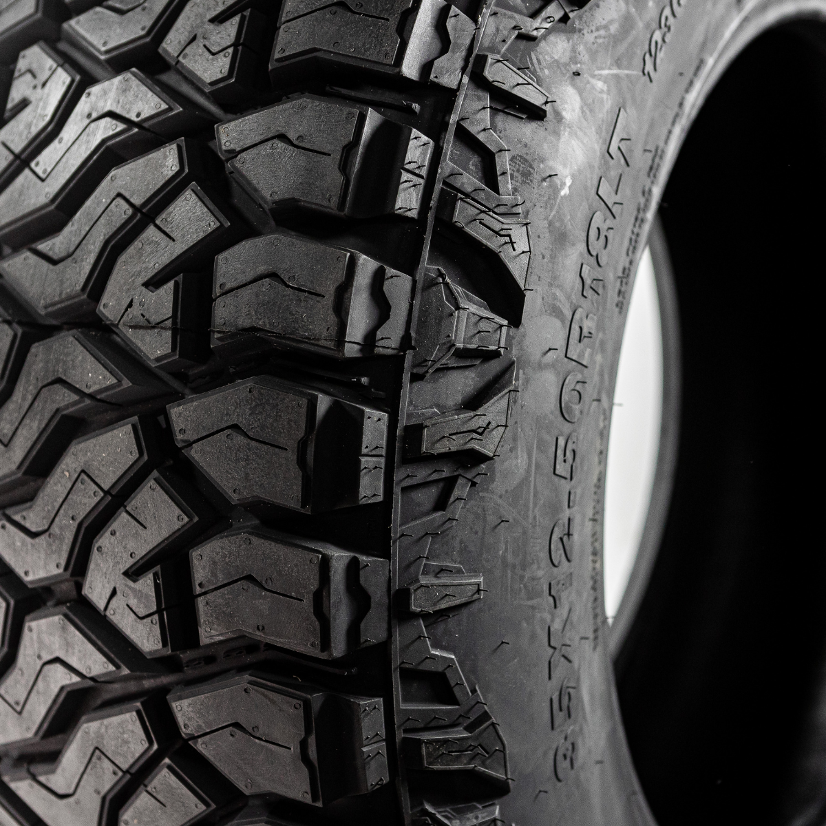Pneu Venom Power Aro 22 35x12,50 RT+: Performance Máxima - 4x4import ...