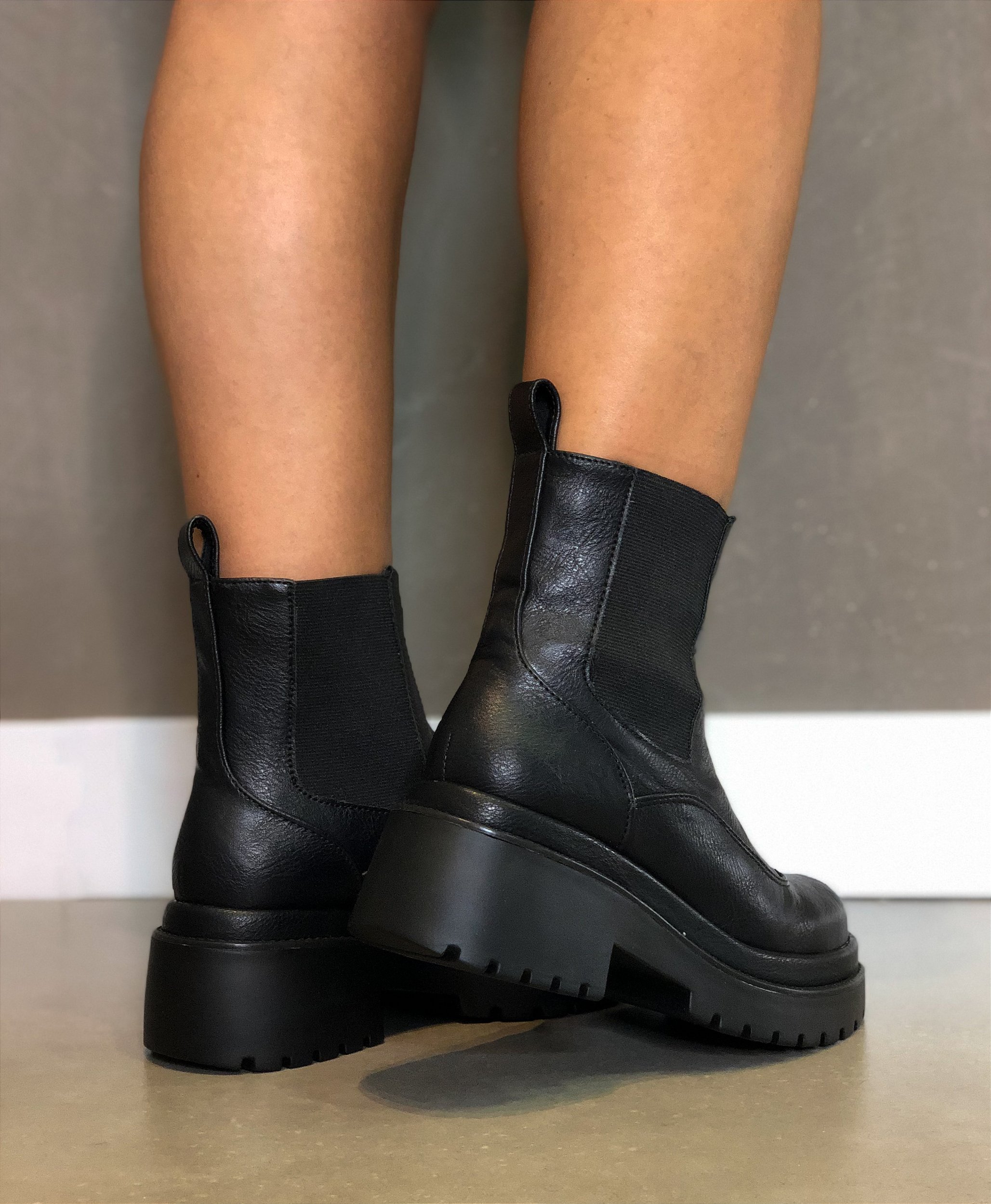 Bota Rebeca Preta - Natágia Busanello