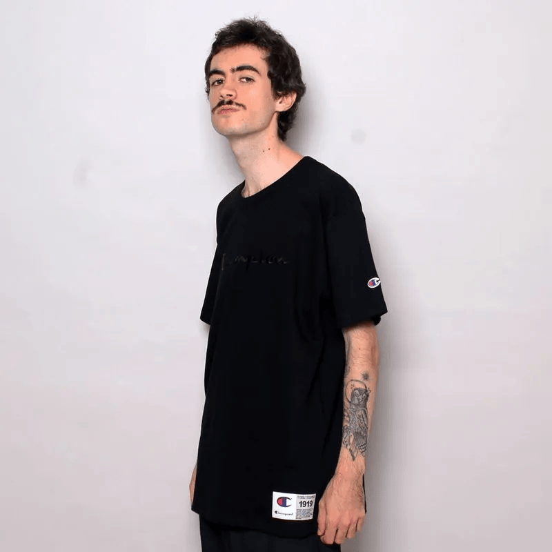 Camiseta Champion pes mc script preta - TIMELESS