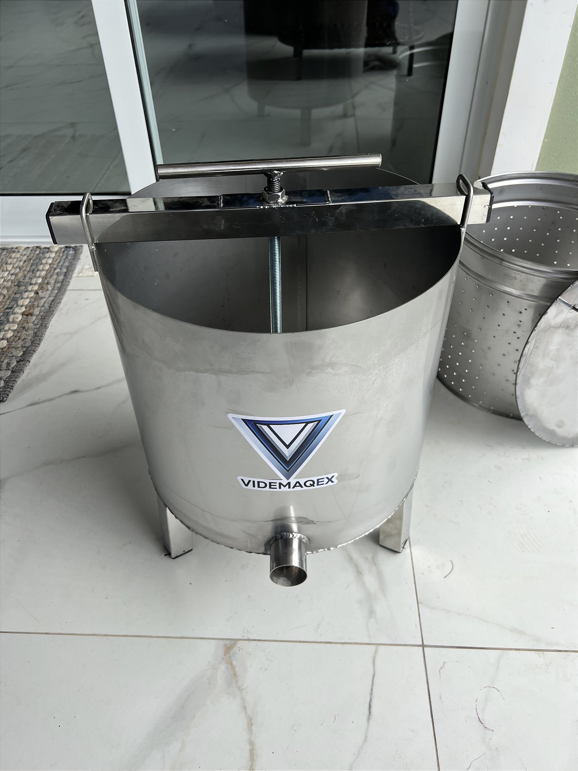 Prensa manual 25 litros inox 304 cacau carnes mel frutas - VidemaqEX