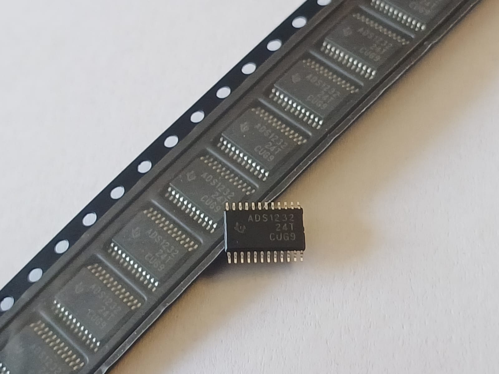 Circuito Integrado ADS1232IPWR SMD TSSOP-24 TEXAS - Power Circuit ...