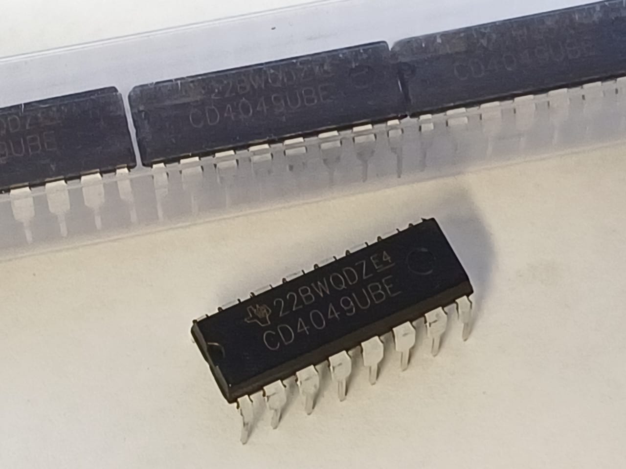 Circuito Integrado CD4049UBE DIP-16 TEXAS - Power Circuit - Componentes ...