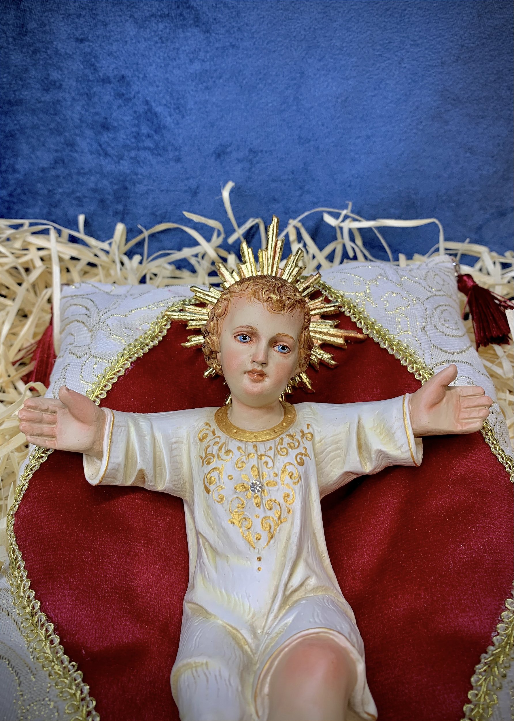 Menino Jesus com almofada - Trinitas Arte Sacra