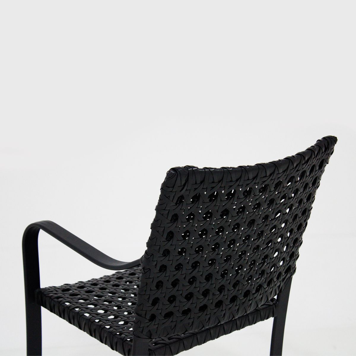 Cadeira Poltrona Modelo Hera em Fibra Sintética Alumínio Trama Indiana ...