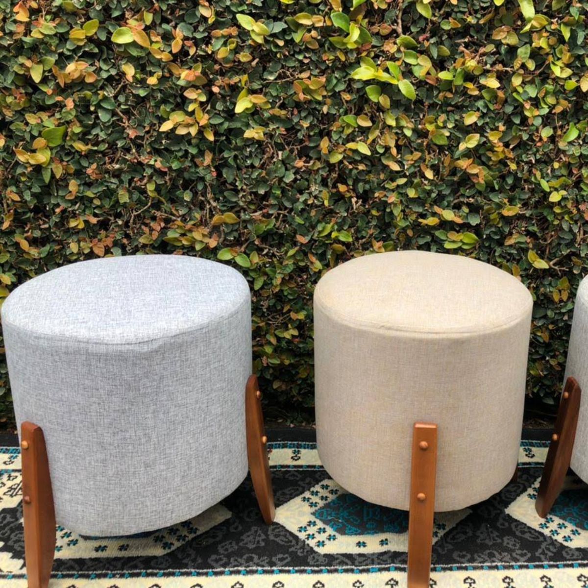Puff Banquinho com Pés Madeira Maciça Tecido Linho - NossaKasa é sua ...
